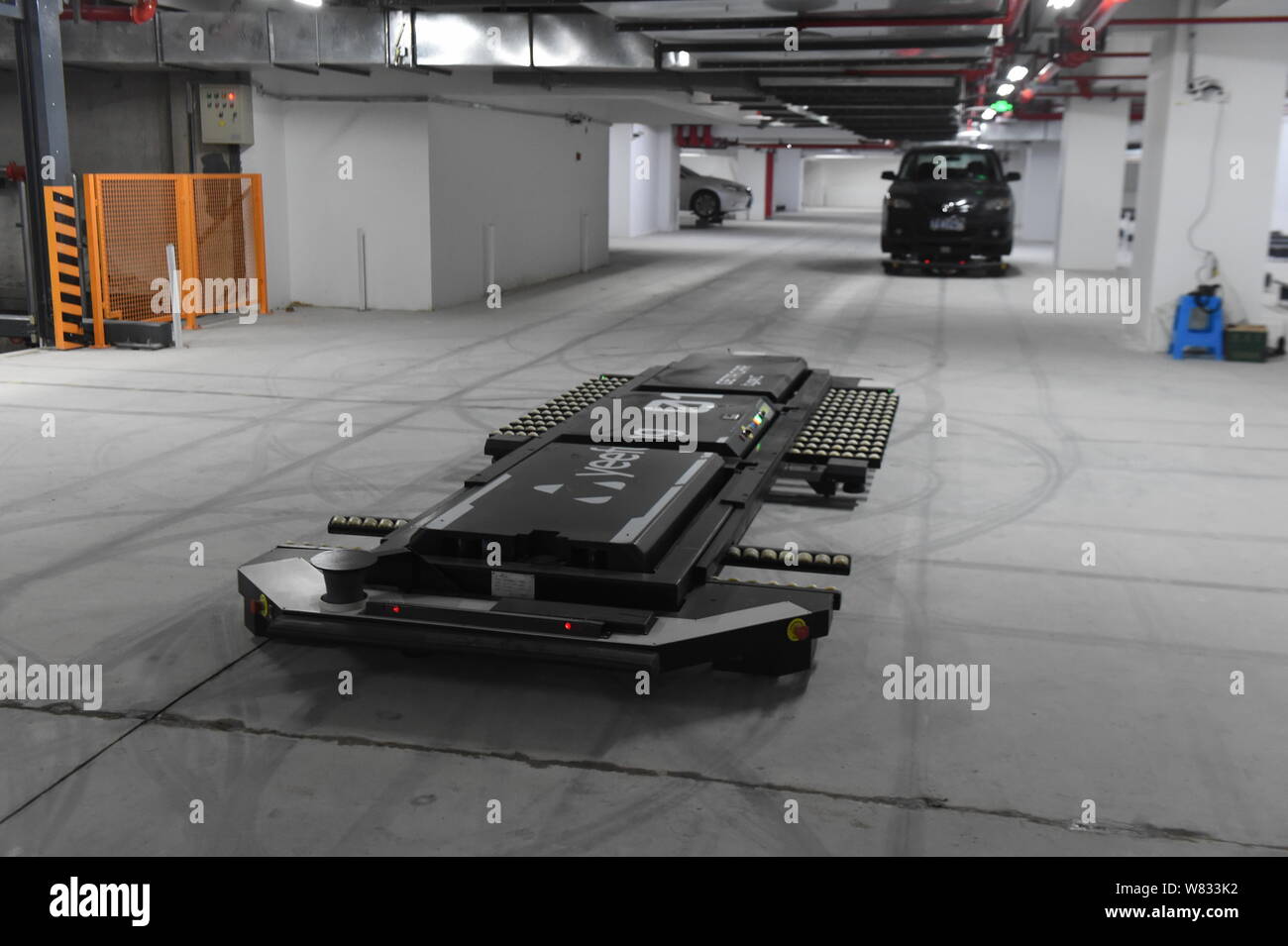 Automated guided vehicle hi-res stock photography and images - Alamy