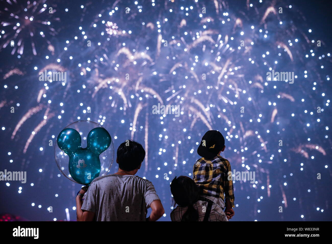 Chinese fireworks shanghai hi-res stock photography and images - Alamy