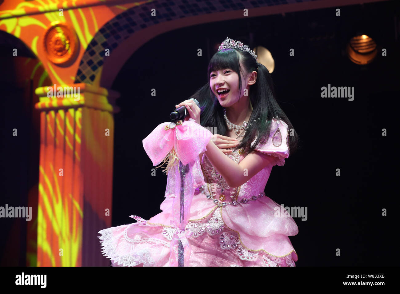 Debut l hi-res stock photography and images - Alamy