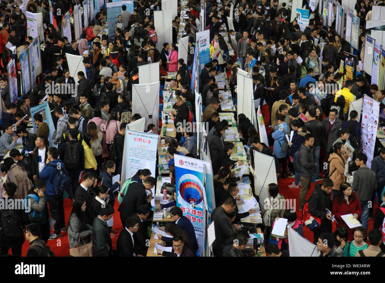 --FILE--Chinese graduates crowd booths to seek for employments during a ...