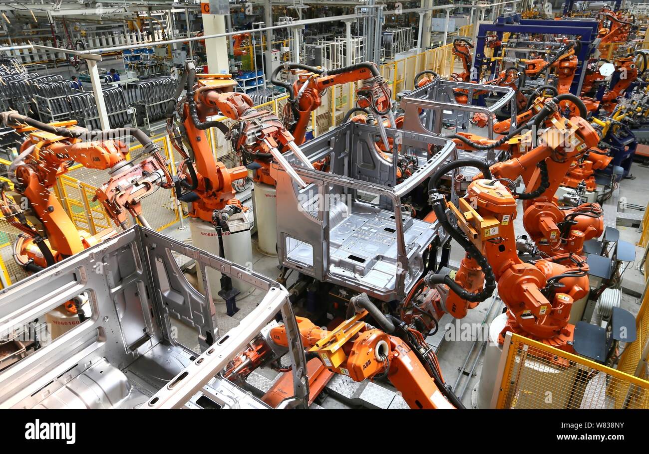 Auto plant robot hi-res stock photography and images - Alamy
