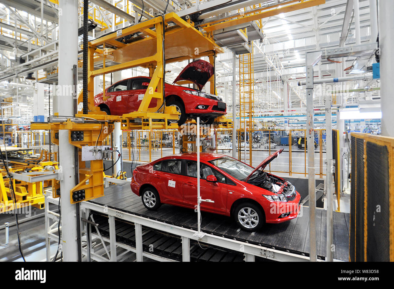 Honda factory cars hi-res stock photography and images - Alamy