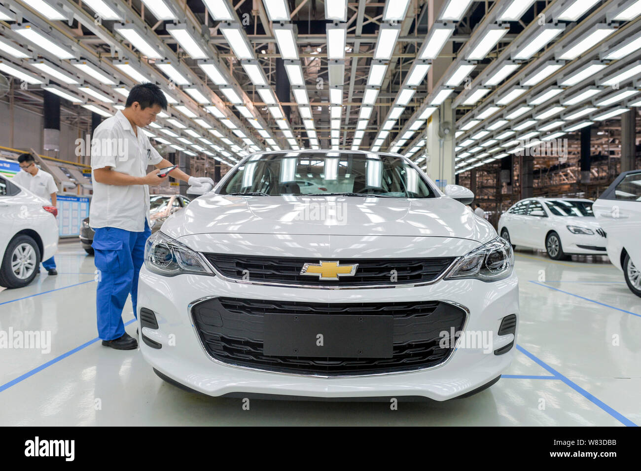 Saic motor workers hi-res stock photography and images - Alamy