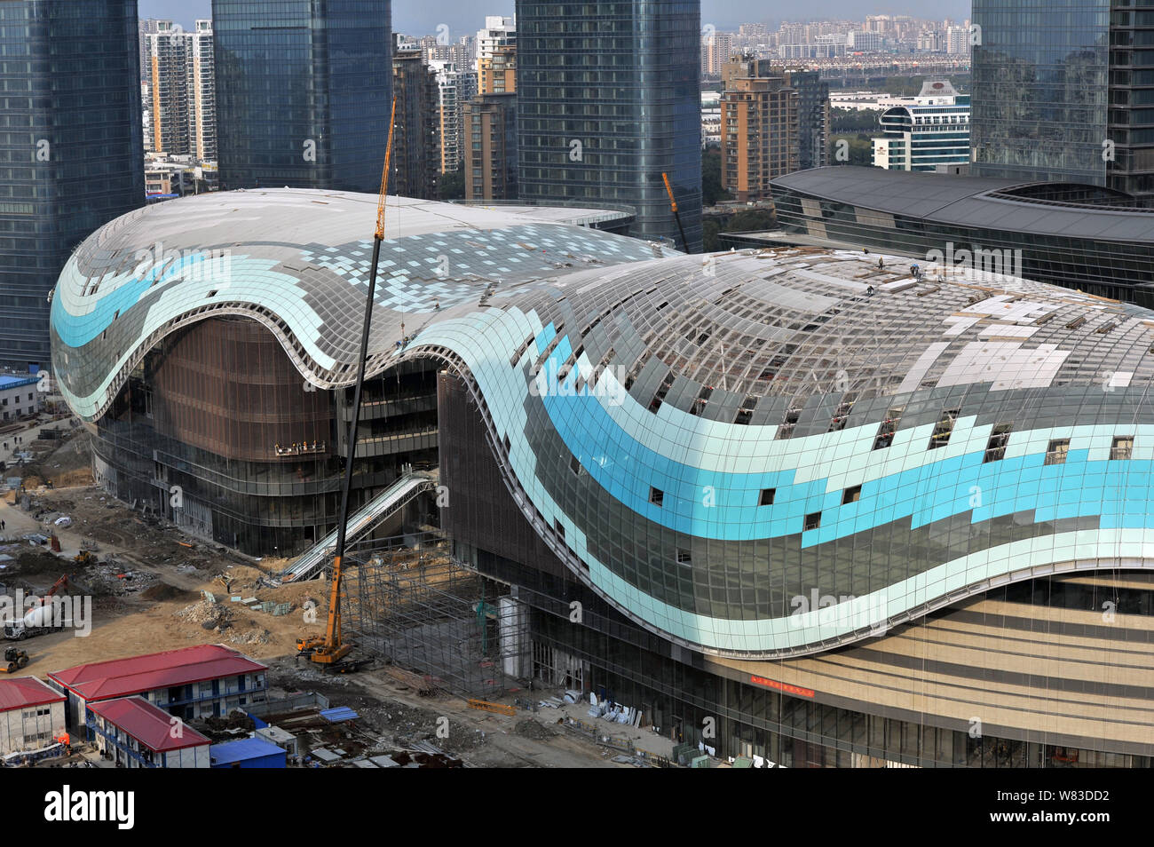 The Suzhou Center featuring the world's largest monocoque roof is under ...