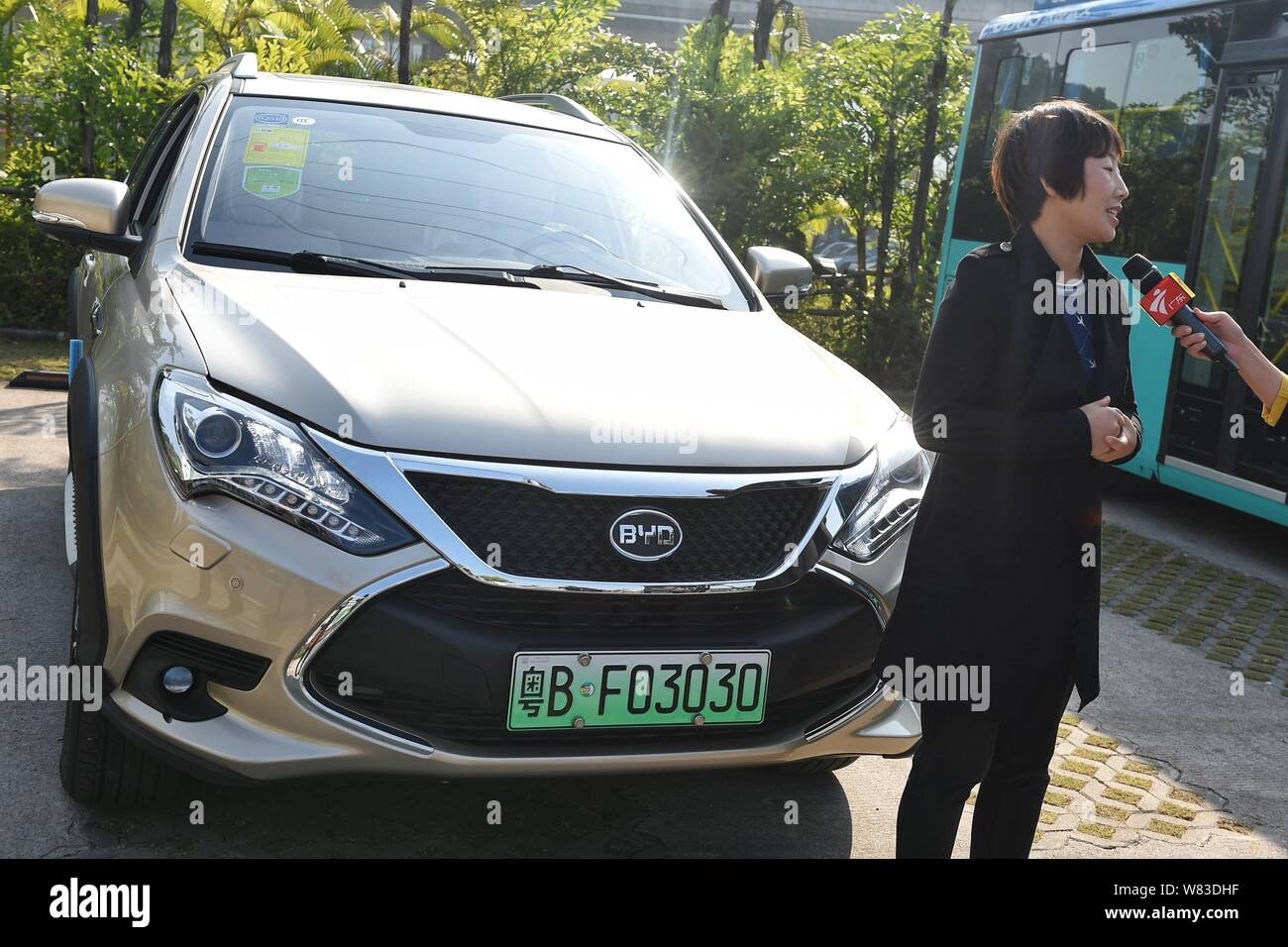 Byd hybrid car chinese hi-res stock photography and images - Alamy