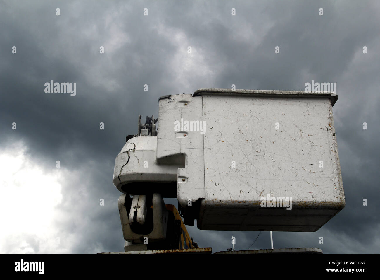 Bucket crane truck hi-res stock photography and images - Alamy