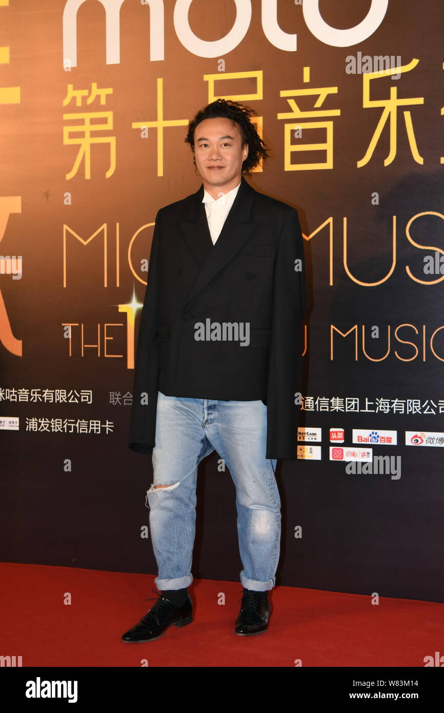 Hong Kong singer Eason Chan arrives on the red carpet for the 10th Migu ...