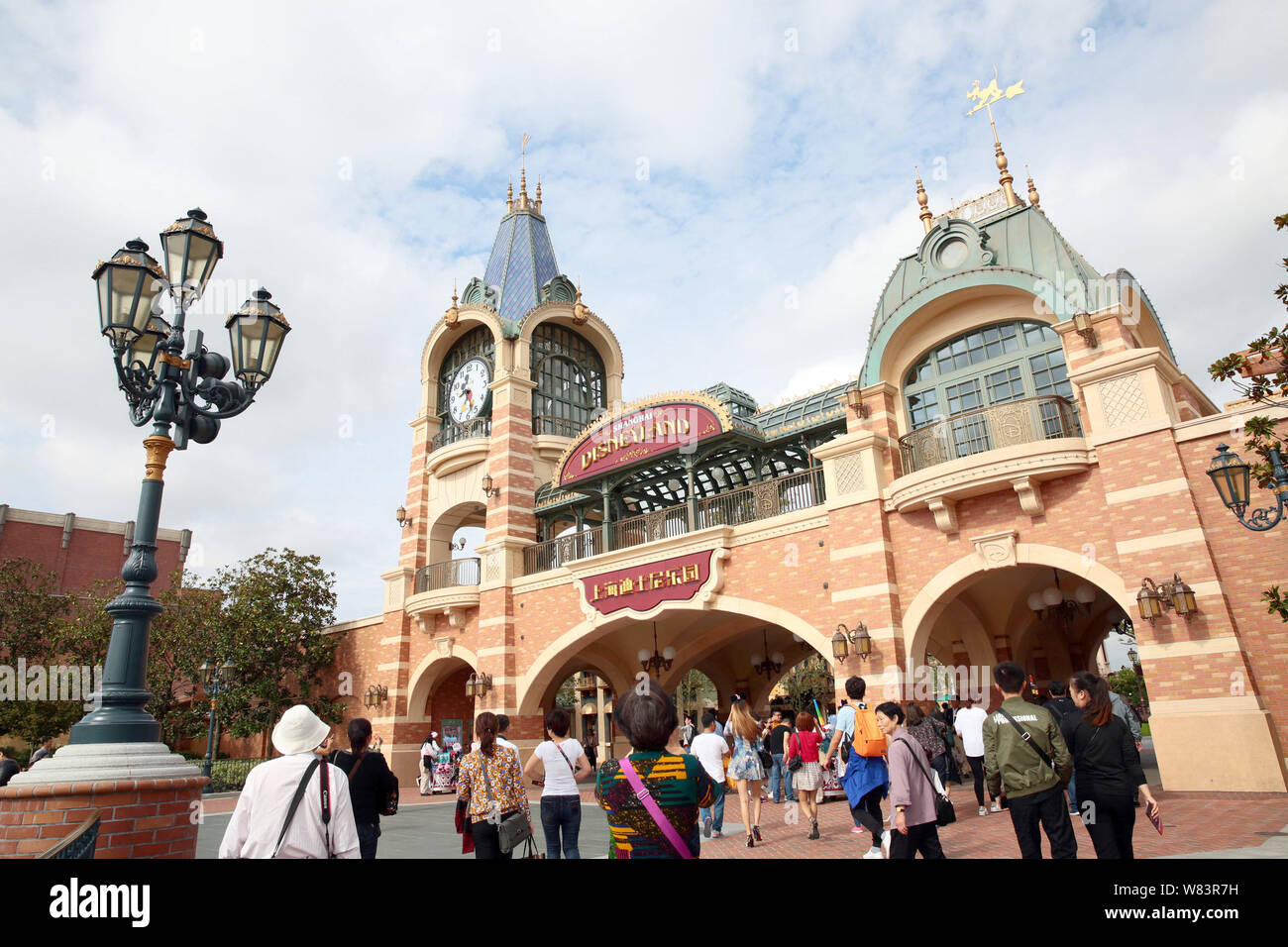 --FILE--Tourists visit the Shanghai Disneyland at the Shanghai Disney ...