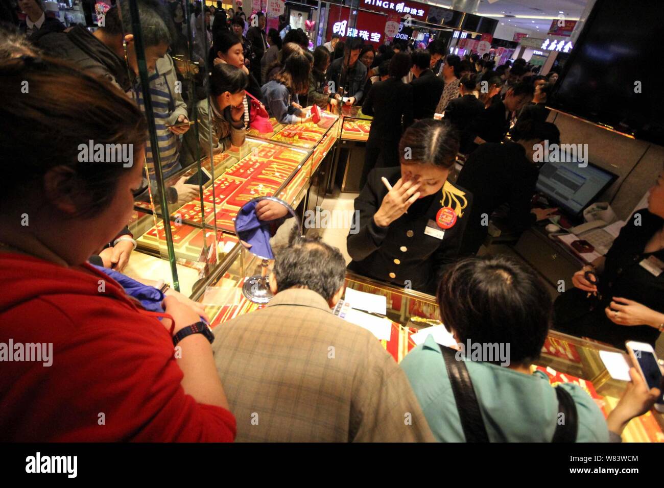 Gold sal hi-res stock photography and images - Alamy