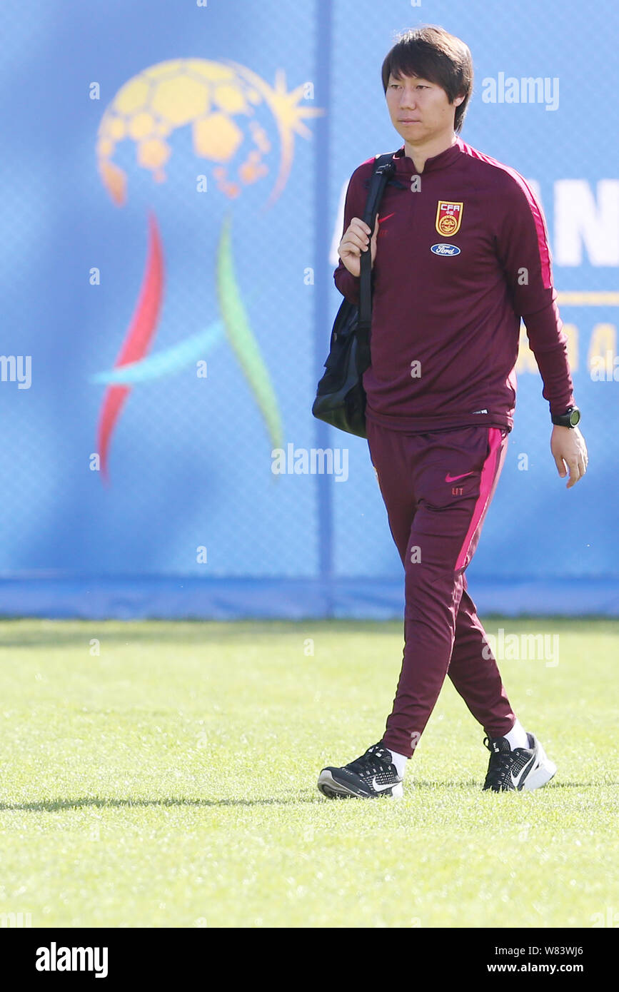 Coaching assistant Li Tie of the Chinese national men's football team ...