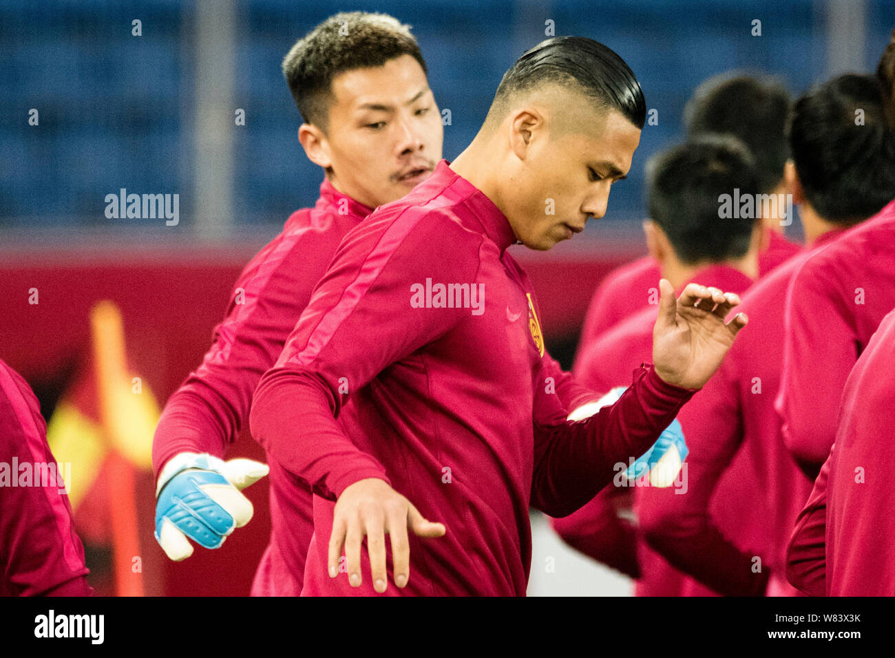 Players of the Chinese national men's football team practise during a ...