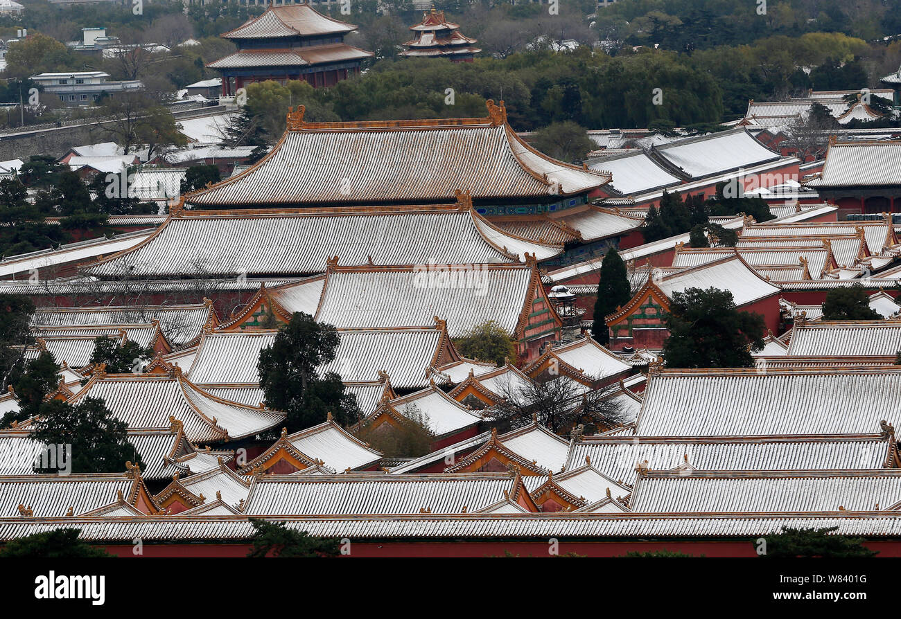 Chinese roofs snow hi-res stock photography and images - Alamy