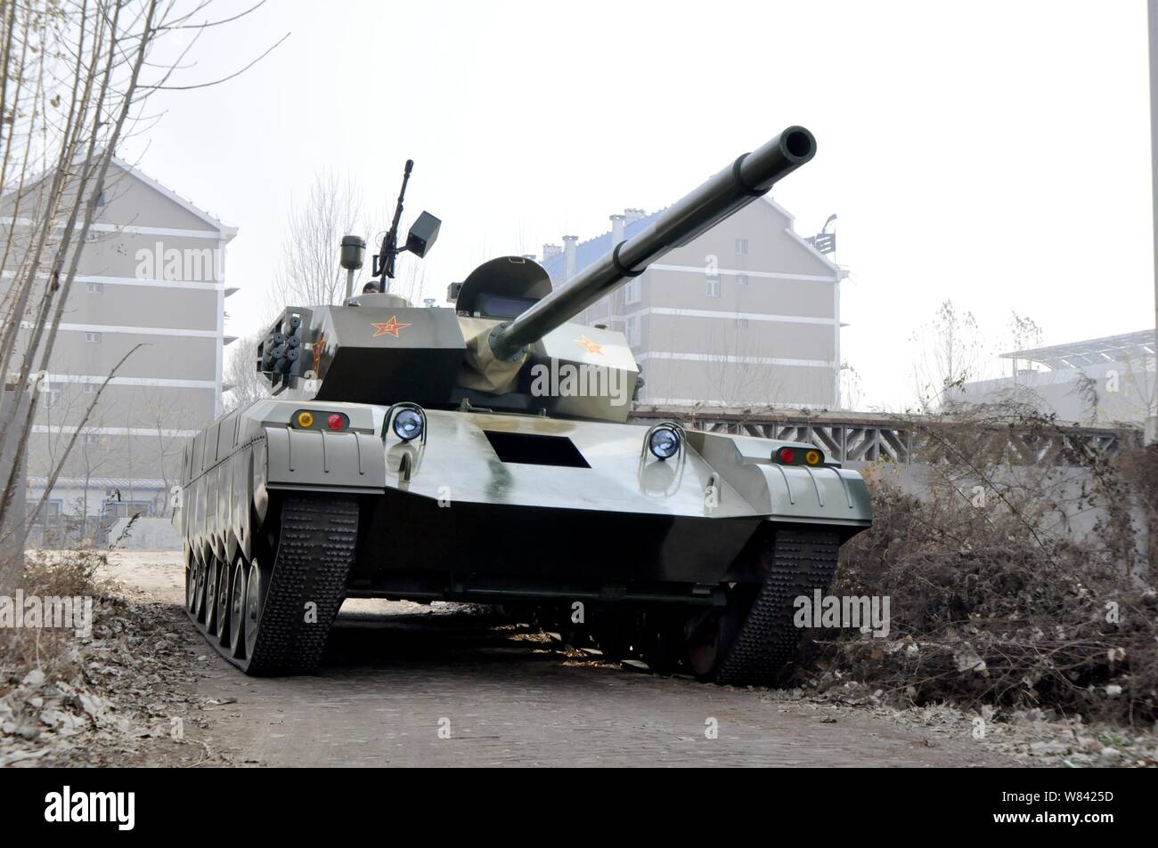 Chinese tank type 99 hi-res stock photography and images - Alamy