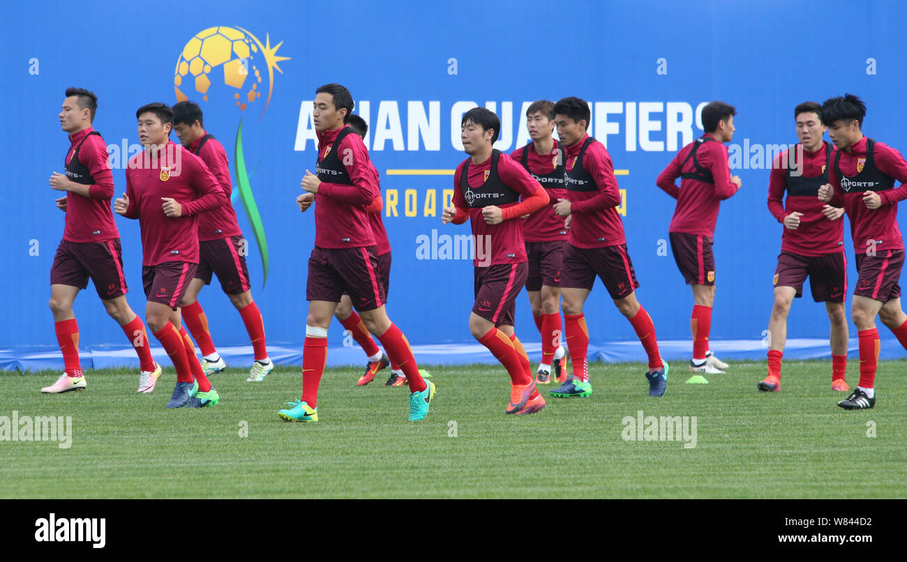 Footballers of the Chinese national men's football team take part in a ...