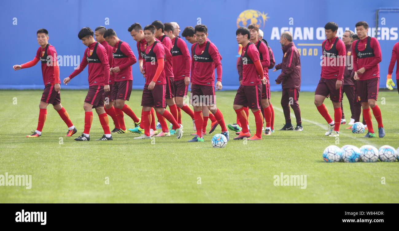 Footballers of the Chinese national men's football team take part in a ...