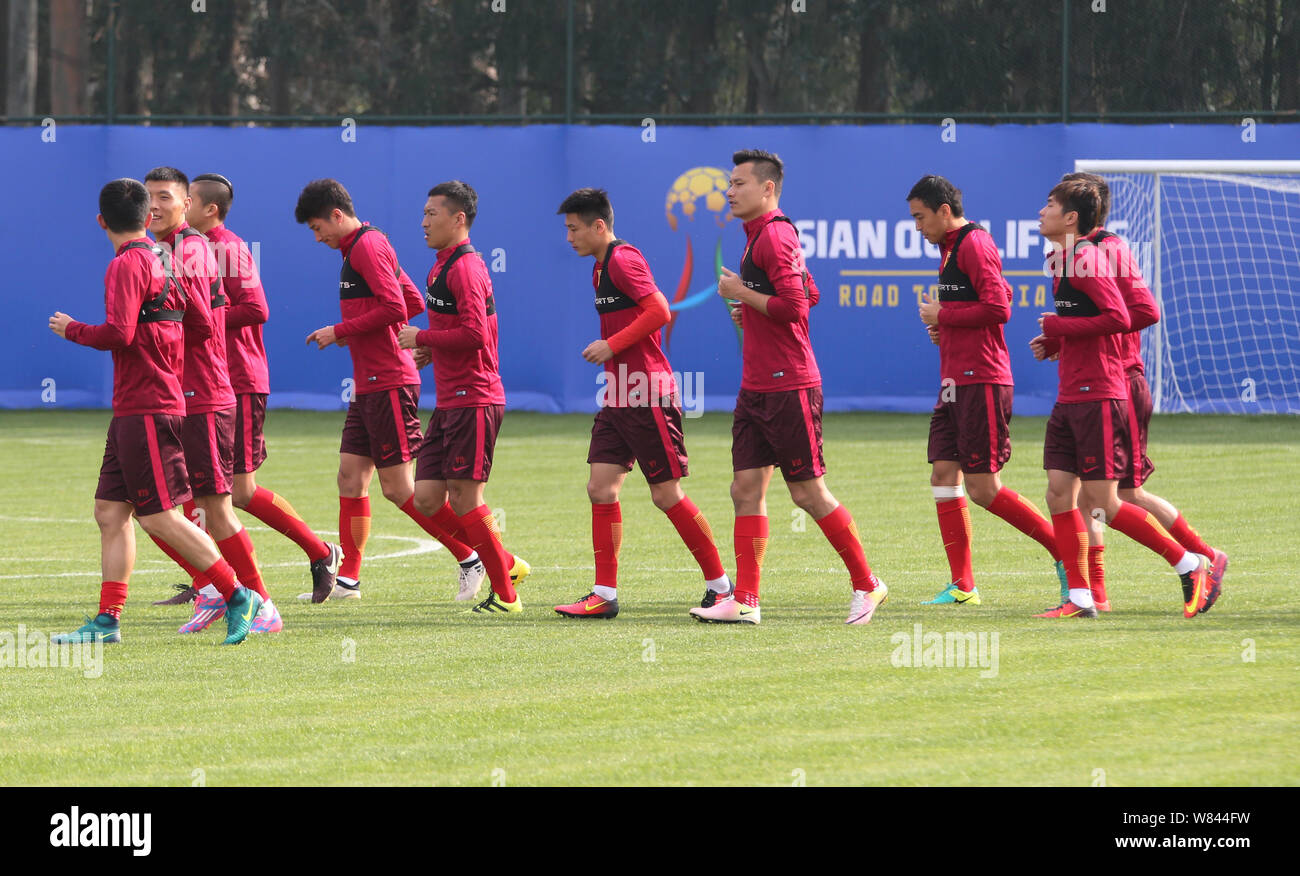 Footballers of the Chinese national men's football team take part in a ...