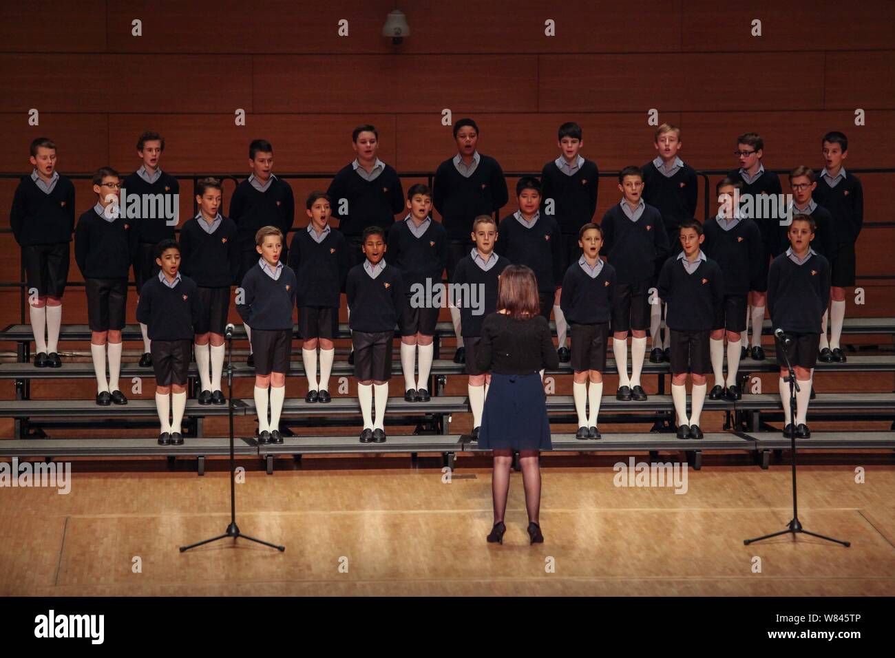The little singers of paris hi-res stock photography and images - Alamy