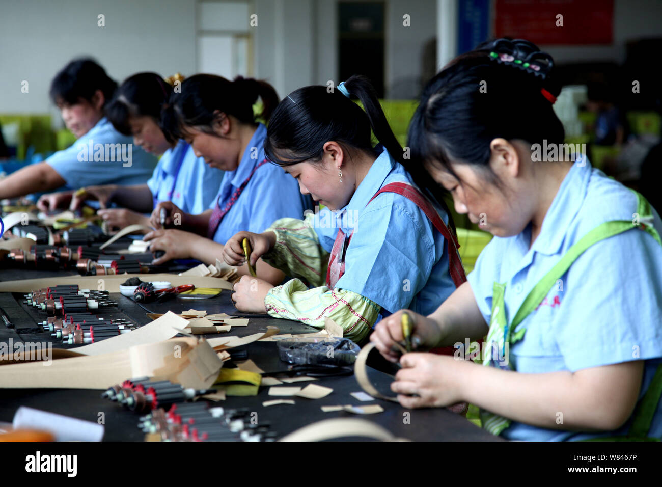 China chinese female factory workers hi-res stock photography and images - Alamy