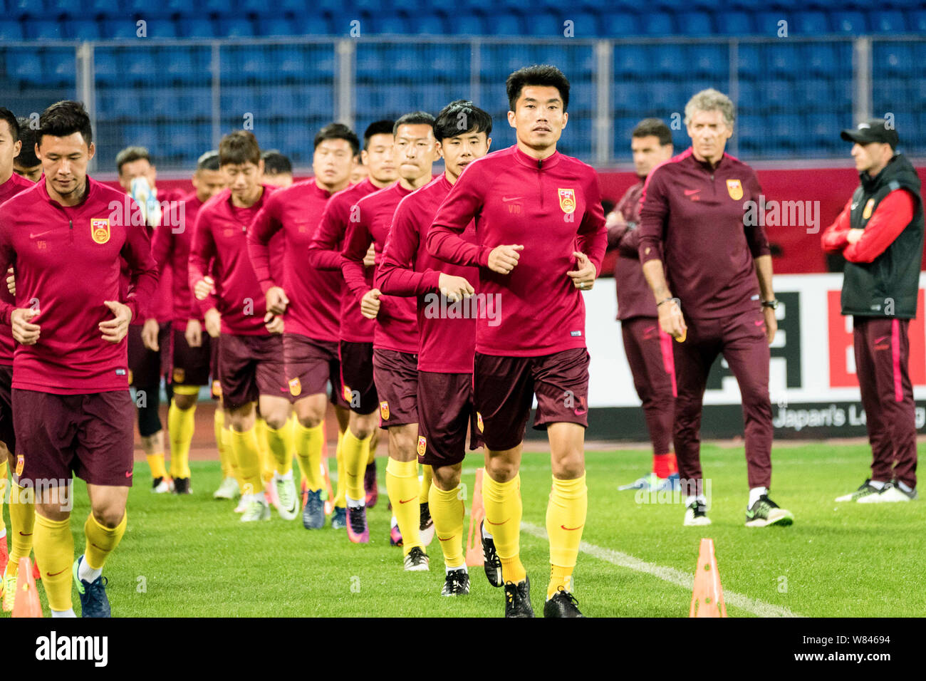 Players of the Chinese national men's football team practise during a ...