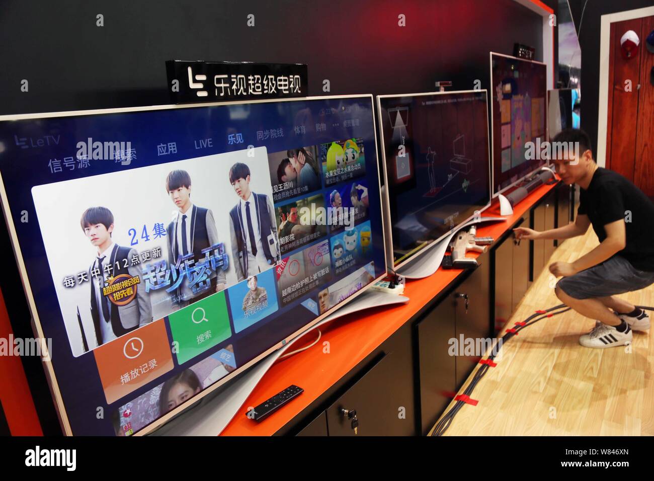 Smart switches hi-res stock photography and images - Alamy