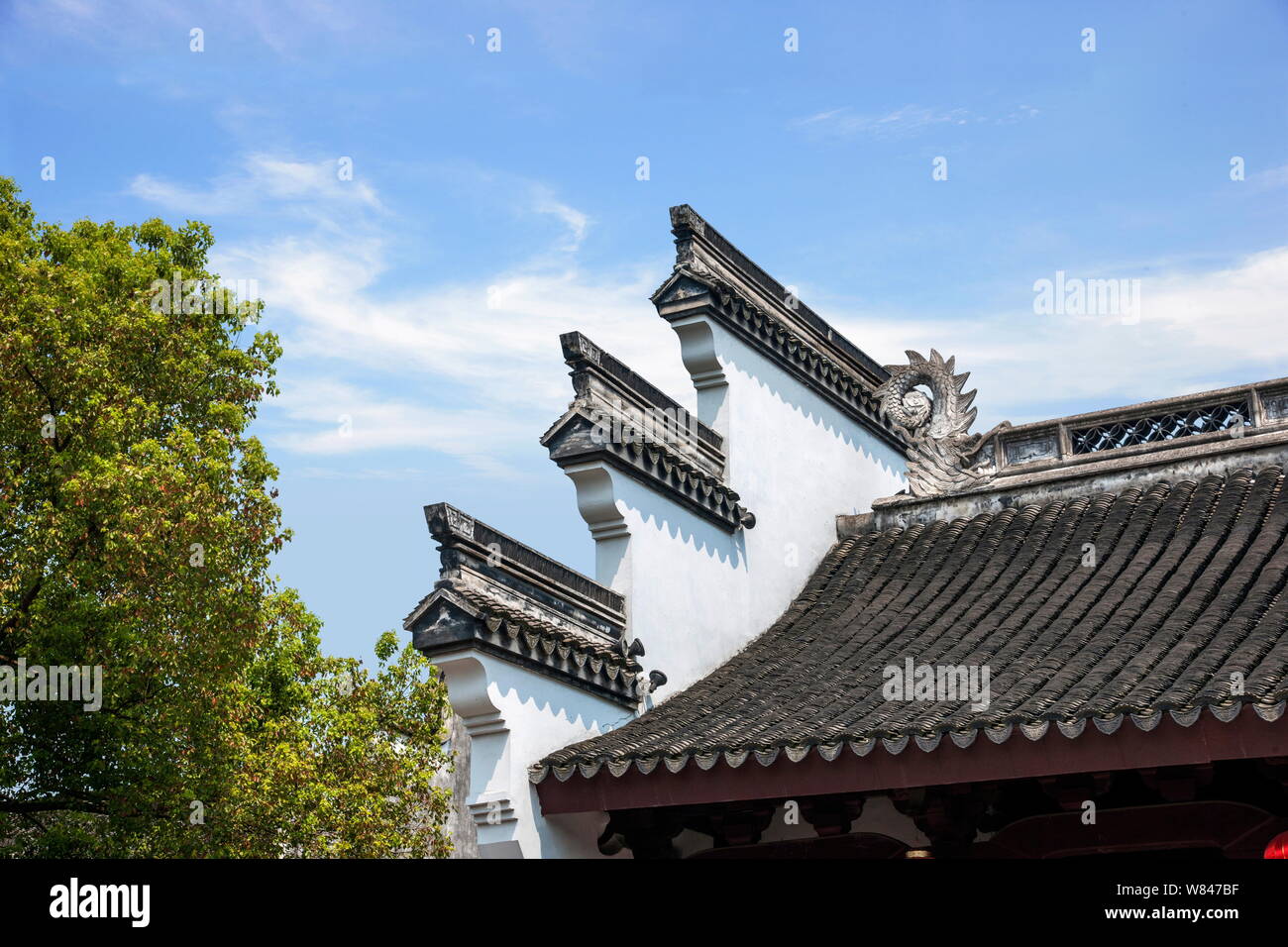 Ancient chinese house hi-res stock photography and images - Alamy