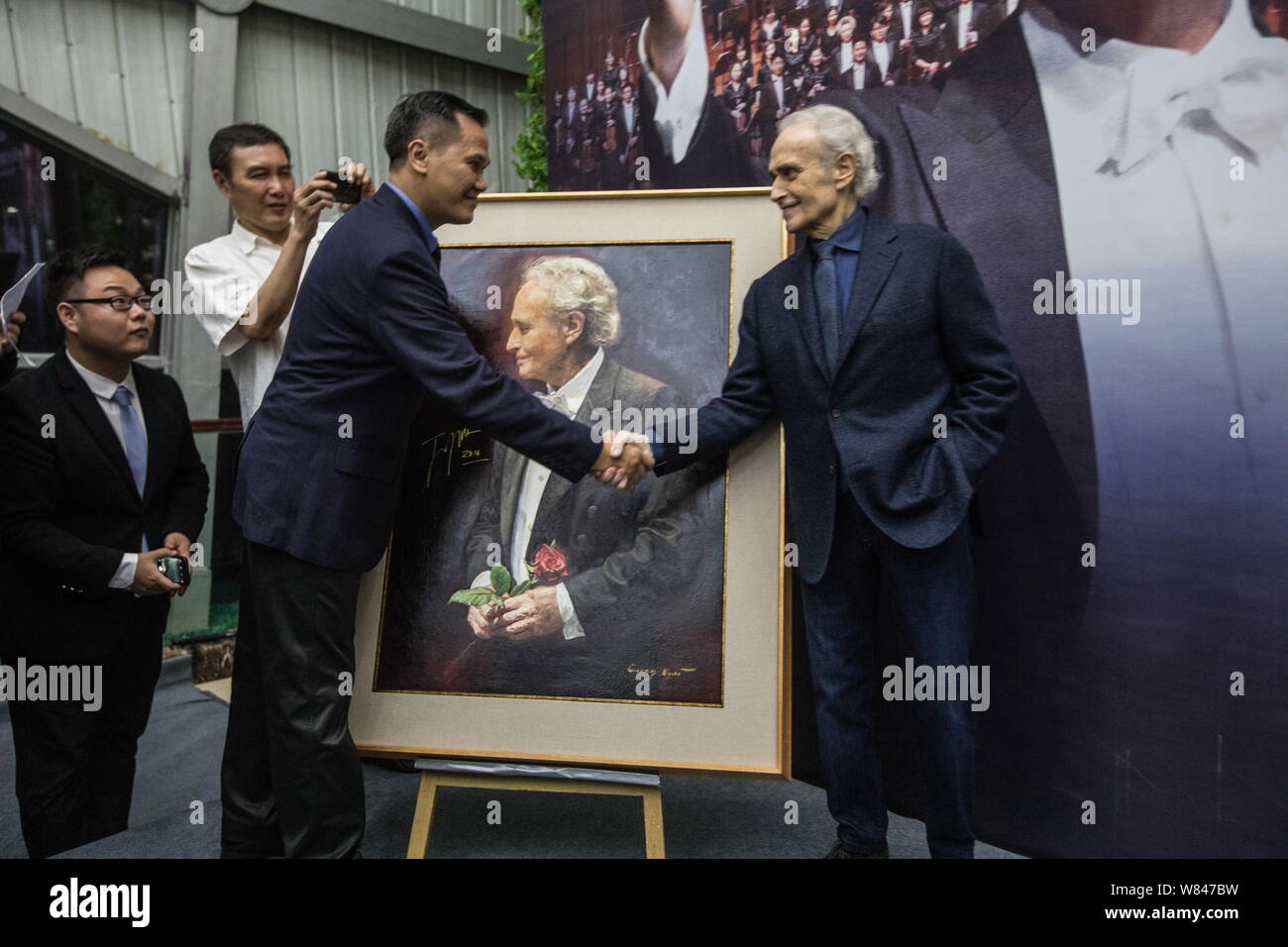Spanish tenor Jose Carreras, right, shakes hands with a donor of a ...