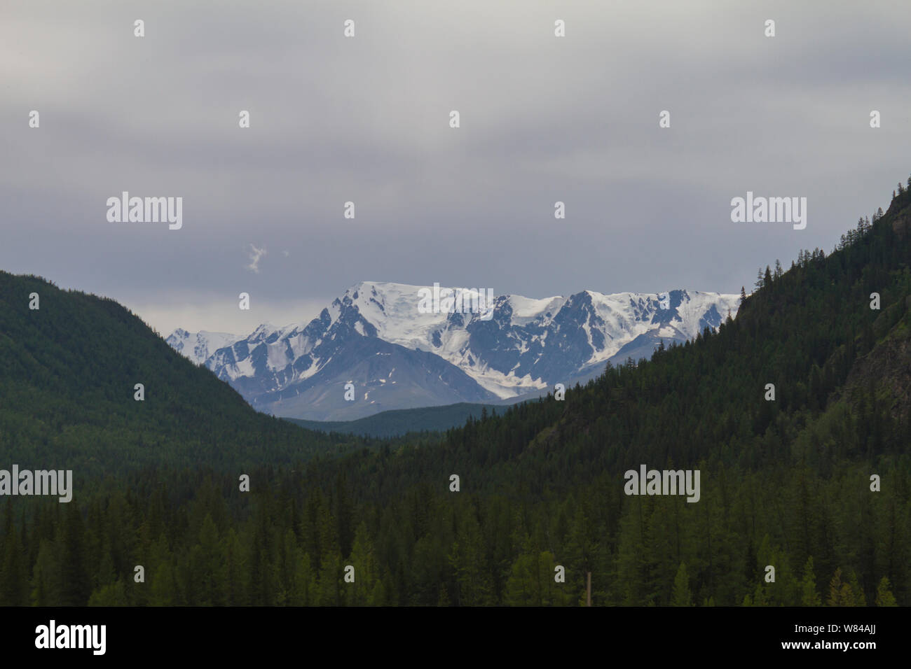 Bottom of mountain to top of mountain hi-res stock photography and ...