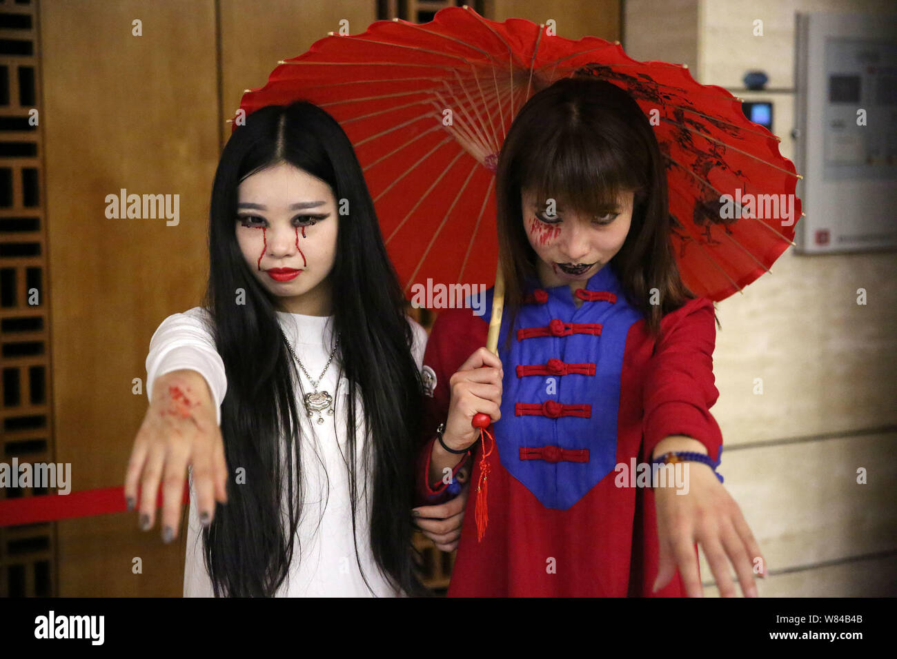 Zombie women hi-res stock photography and images - Alamy