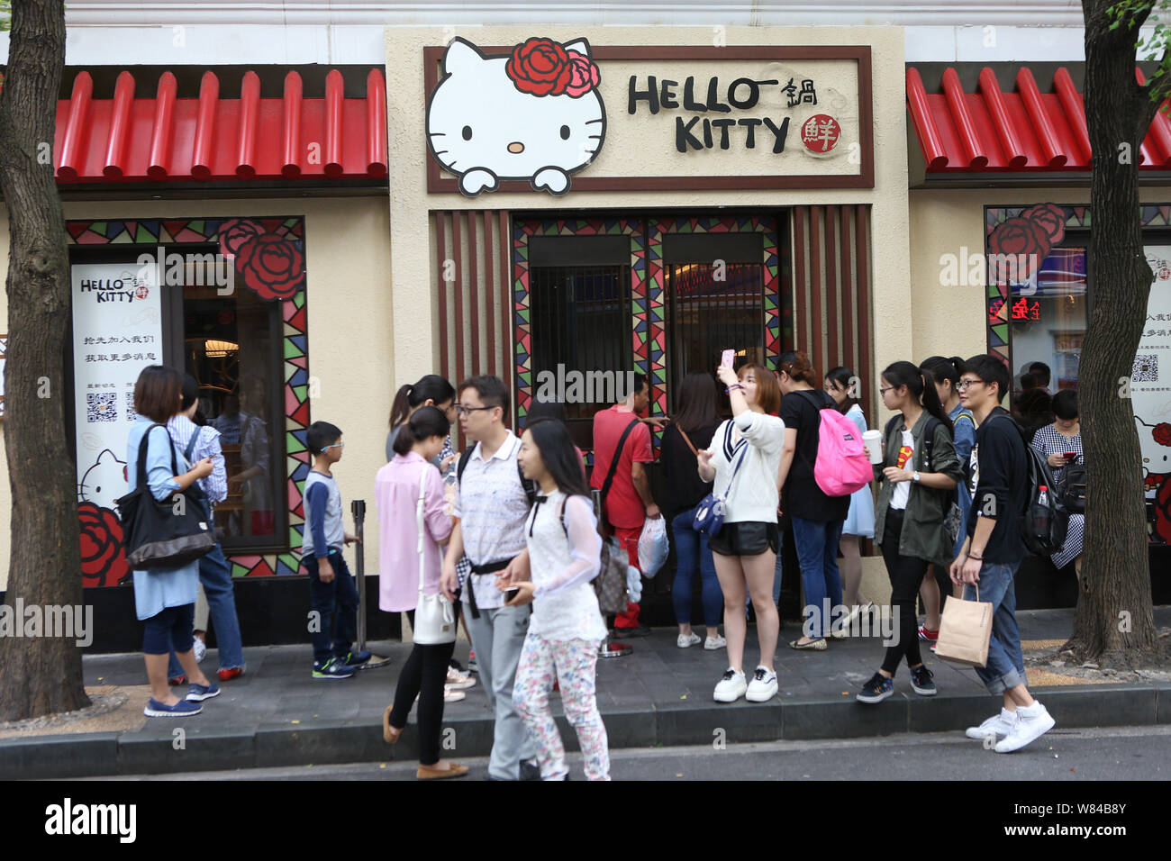 Young people visit the Hello Kitty hot-pot restaurant in Shanghai ...