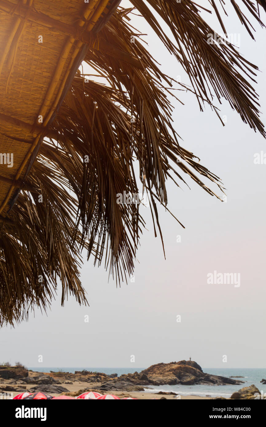 Coconut leaf roof hi-res stock photography and images - Alamy