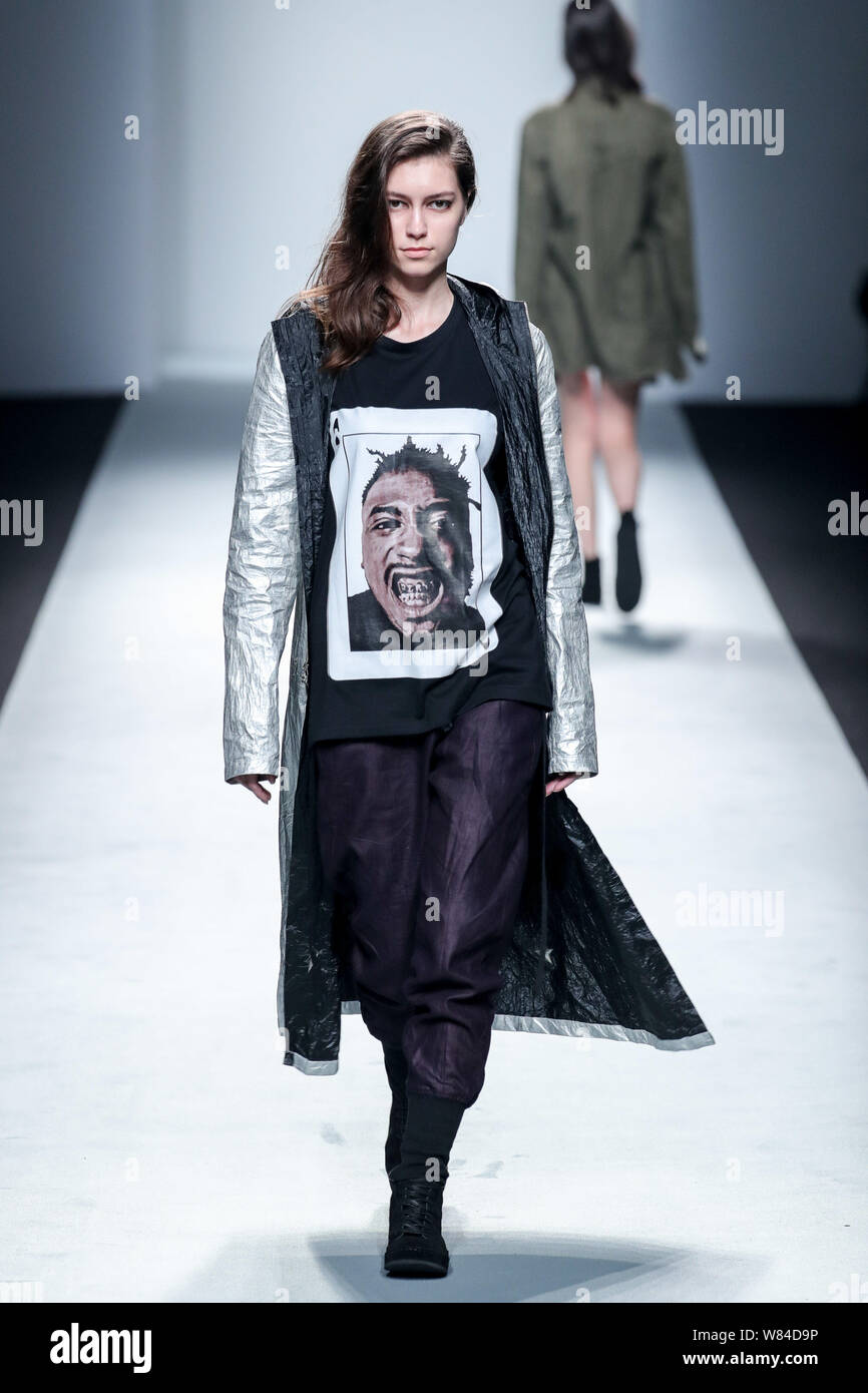 Models display new creations at the fashion show of Yaki Hidomi during ...