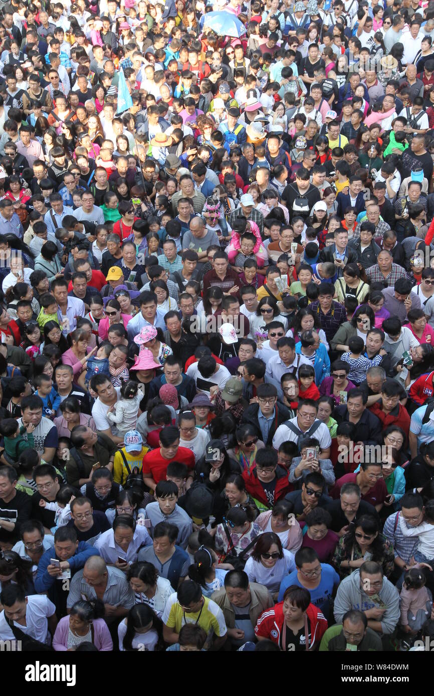 Tourists crowd the Huangcheng Xiangfu, the manor of Emperor Kangxi of ...