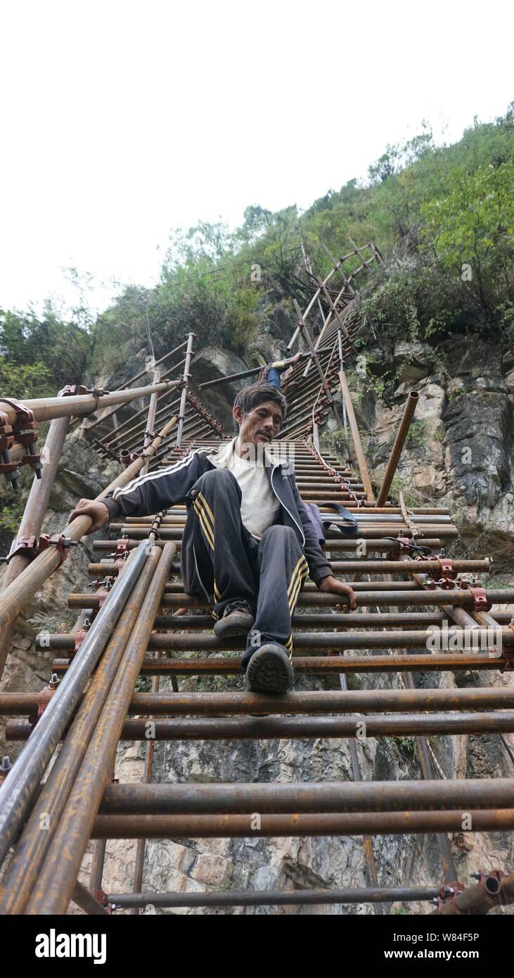 Down the ladder hi-res stock photography and images - Alamy