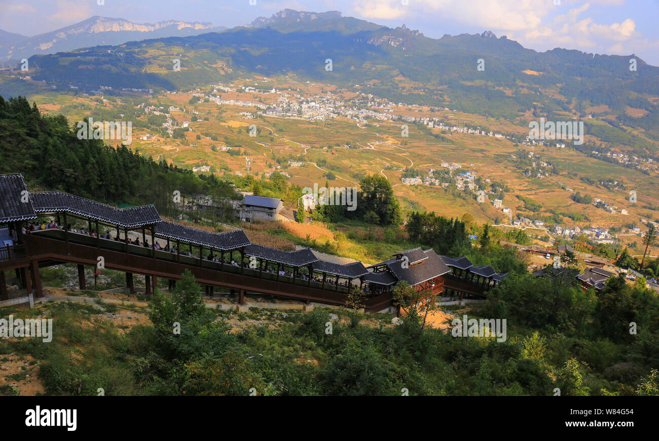 Chinese tourists escalator hi-res stock photography and images - Alamy