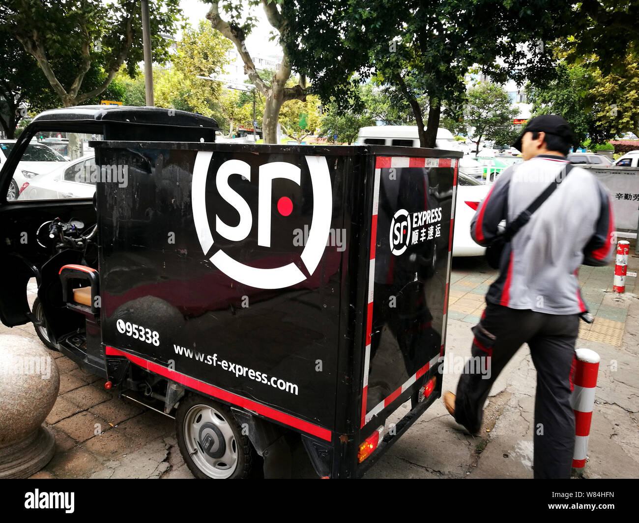 Chinese courier sf express hi-res stock photography and images - Alamy