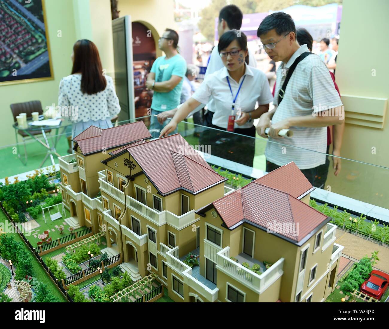 Housing developer models hi-res stock photography and images - Alamy