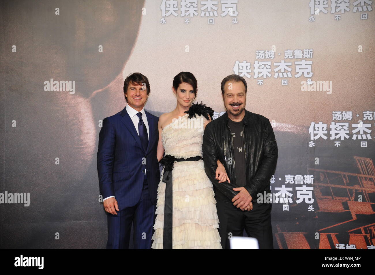 (From left) American actor Tom Cruise, Canadian actress Cobie Smulders ...