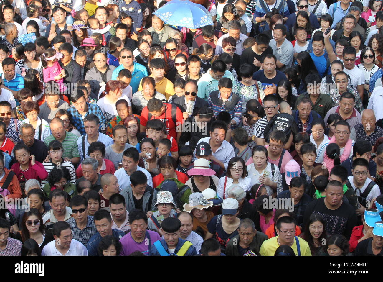 Tourists crowd the Huangcheng Xiangfu, the manor of Emperor Kangxi of ...