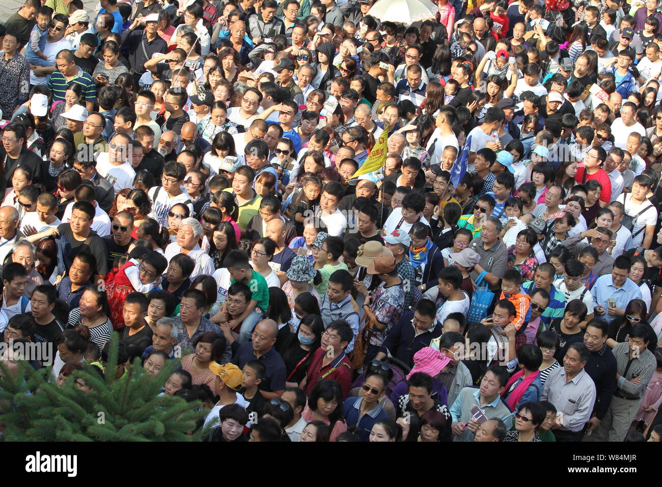 Tourists crowd the Huangcheng Xiangfu, the manor of Emperor Kangxi of ...