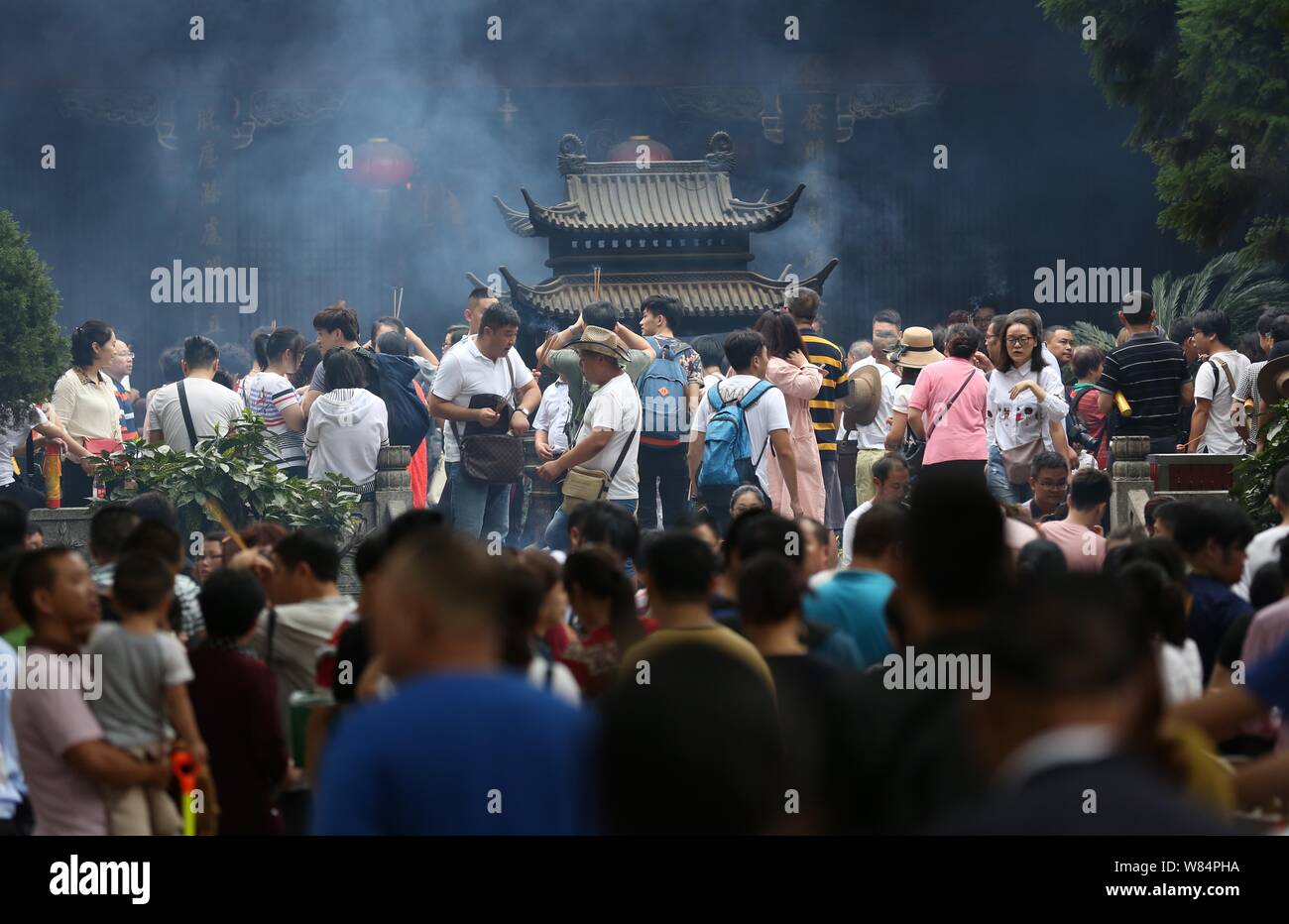 Tourists crowd the Puji Temple on Putuoshan or Putuo Mountain during ...