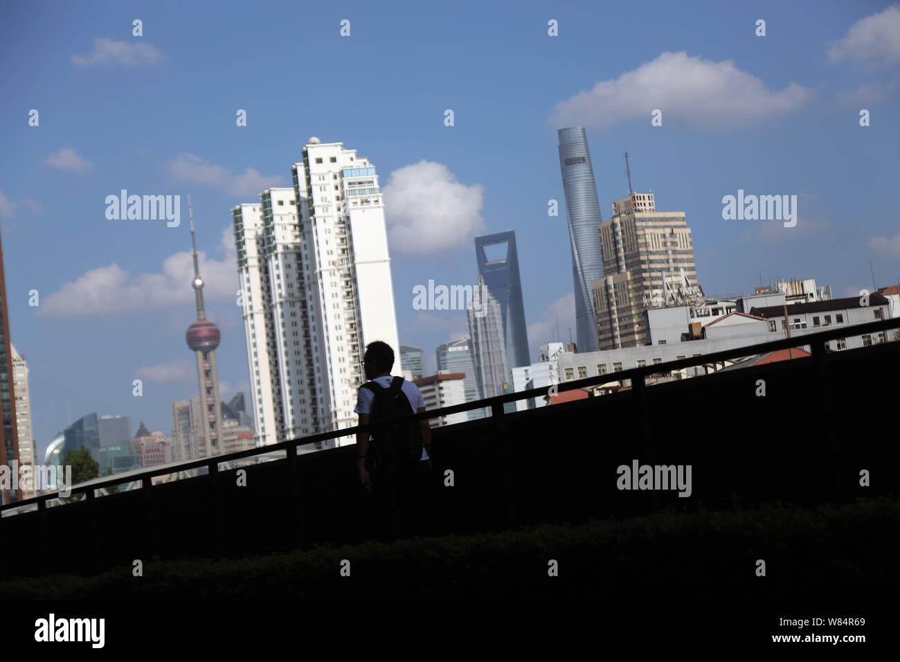 Shanghai pedestrian bridge lujiazui hi-res stock photography and images ...