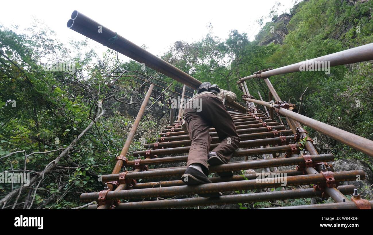 Ladder up cliff in china hi-res stock photography and images - Alamy