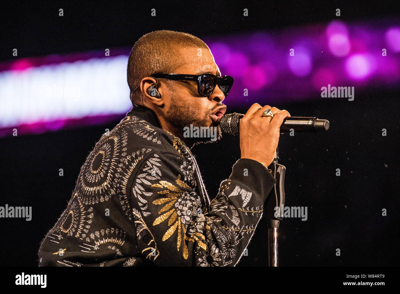 American singer Usher Raymond IV performs during the Fashion Rocks ...