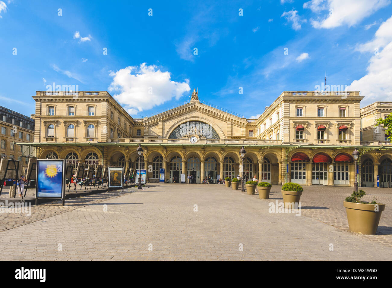Paris railway hi-res stock photography and images - Alamy