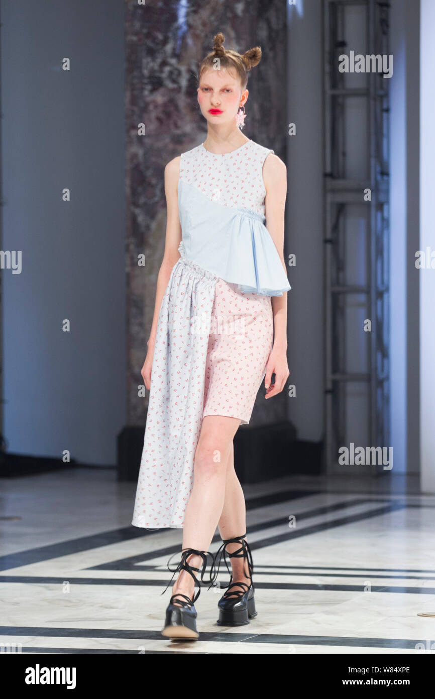 Shushu fashion show shanghai hi-res stock photography and images - Alamy