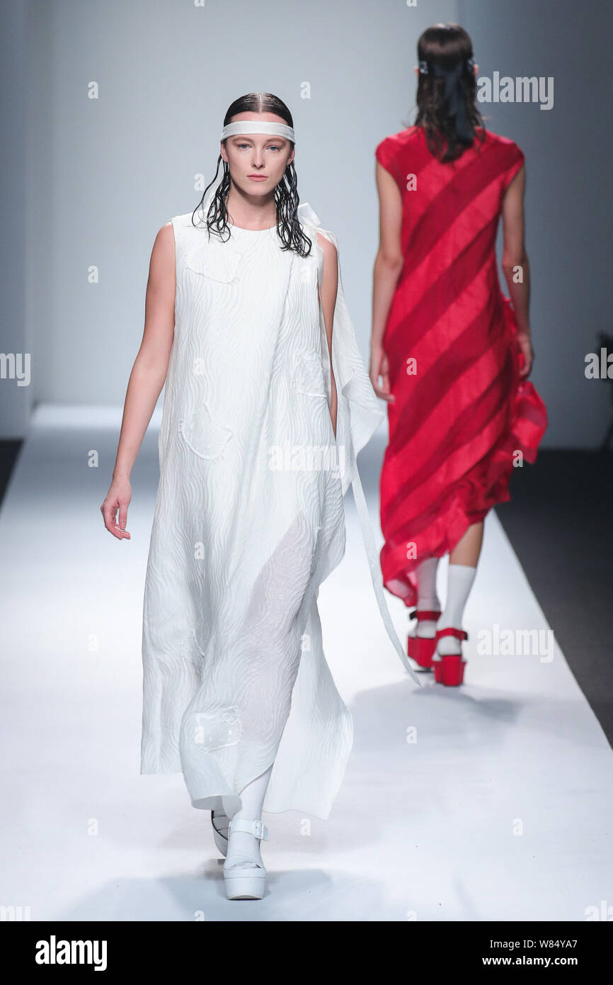 Models display new creations at the fashion show of Jade en Plus during ...