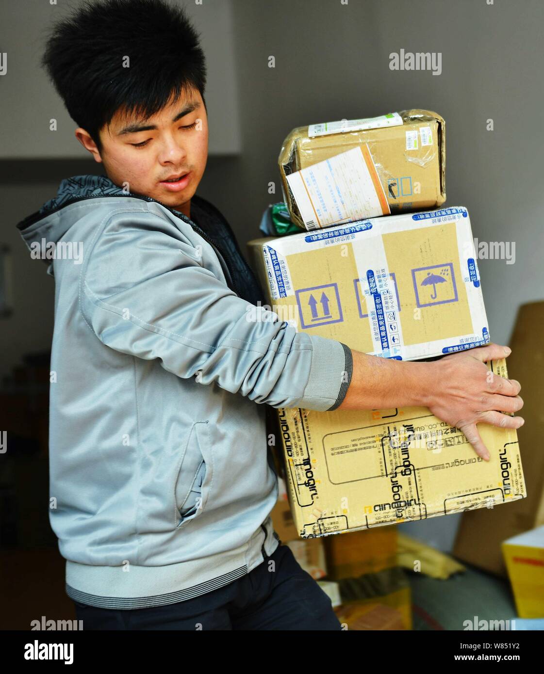 --FILE--A Chinese worker sorts parcels, most of which come from online ...