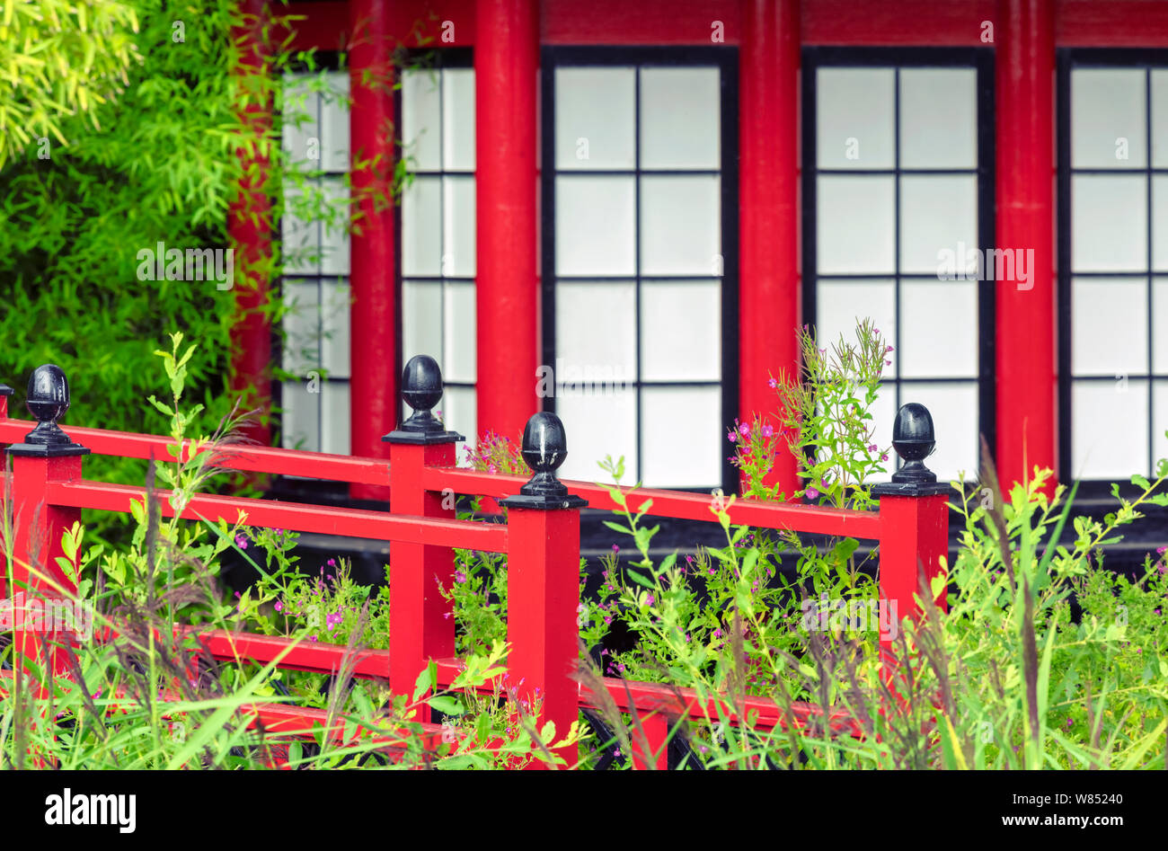 Chinese garden bridges hi-res stock photography and images - Alamy