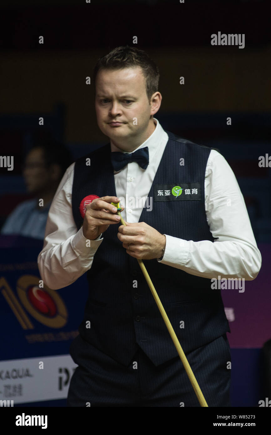 Shaun Murphy of England chalks his cue as he considers a shot against ...