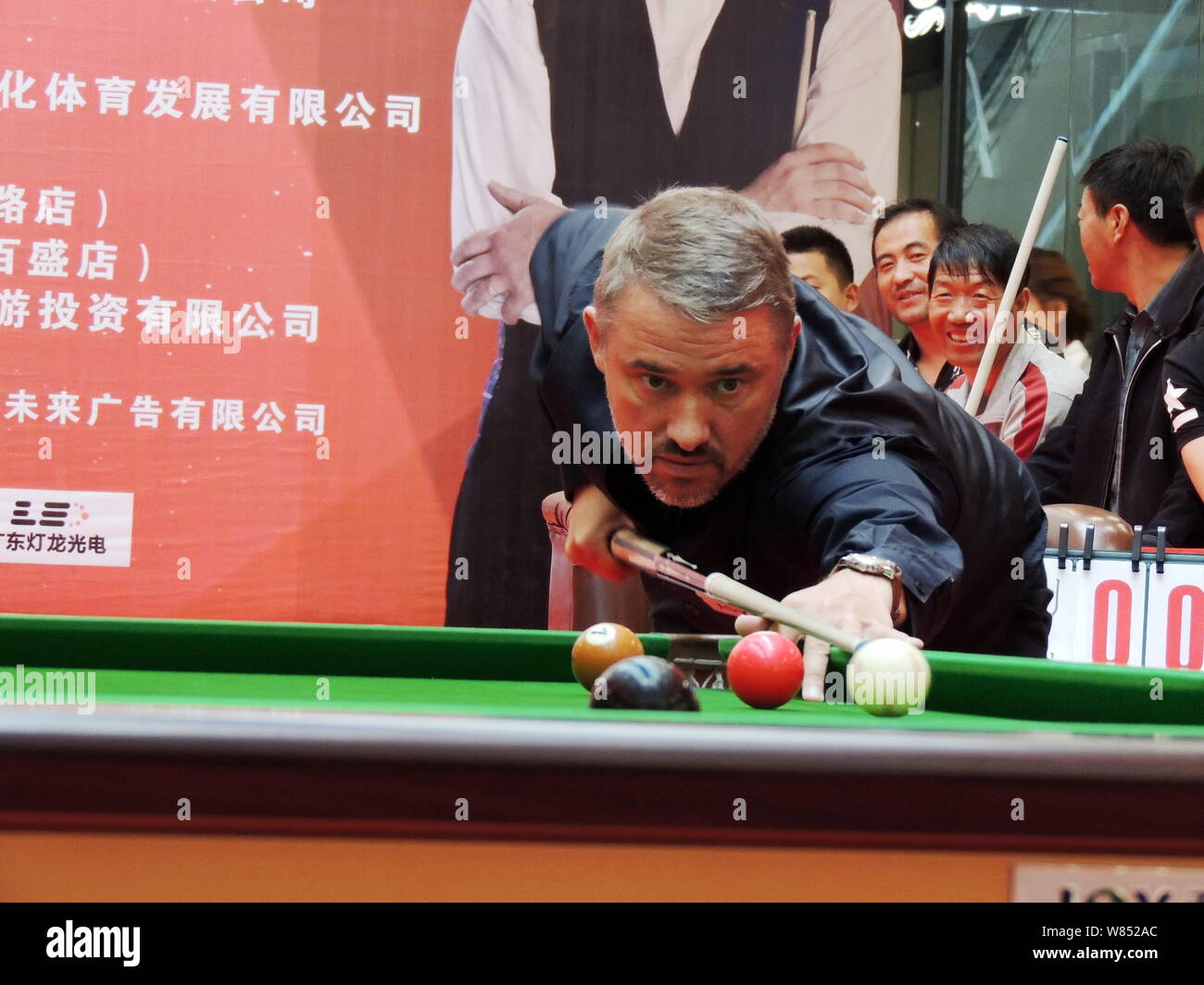 Stephen hendry snooker 2016 hi-res stock photography and images - Alamy